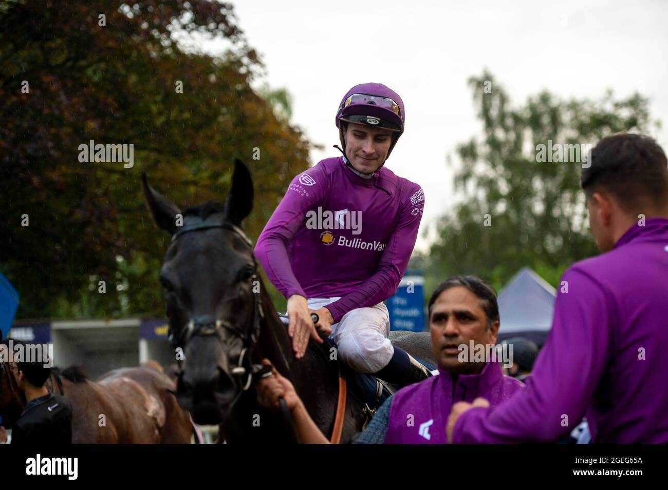 Jockey hector crouch hi-res stock photography and images - Alamy