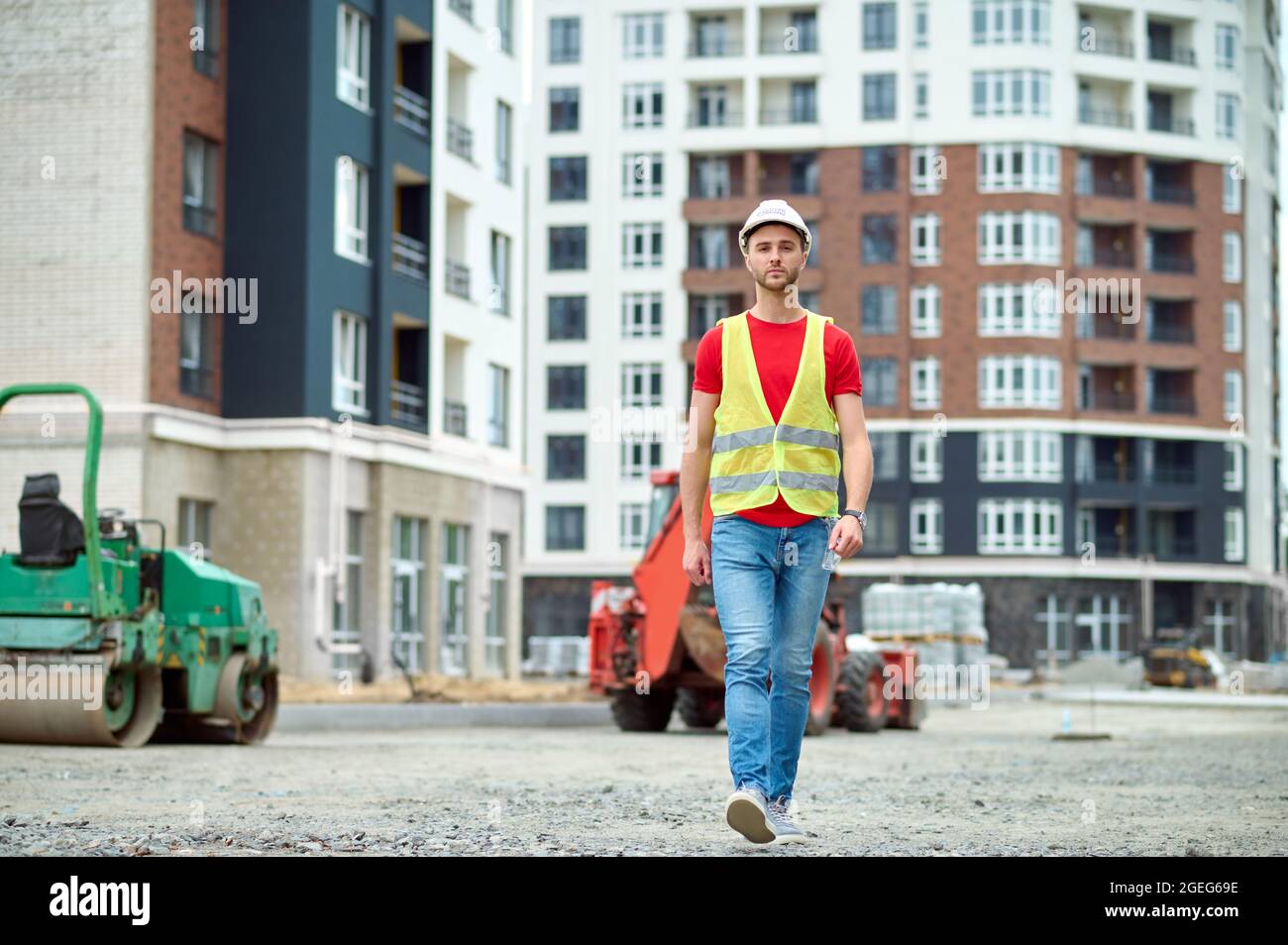 Man walking in construction site hi-res stock photography and images ...