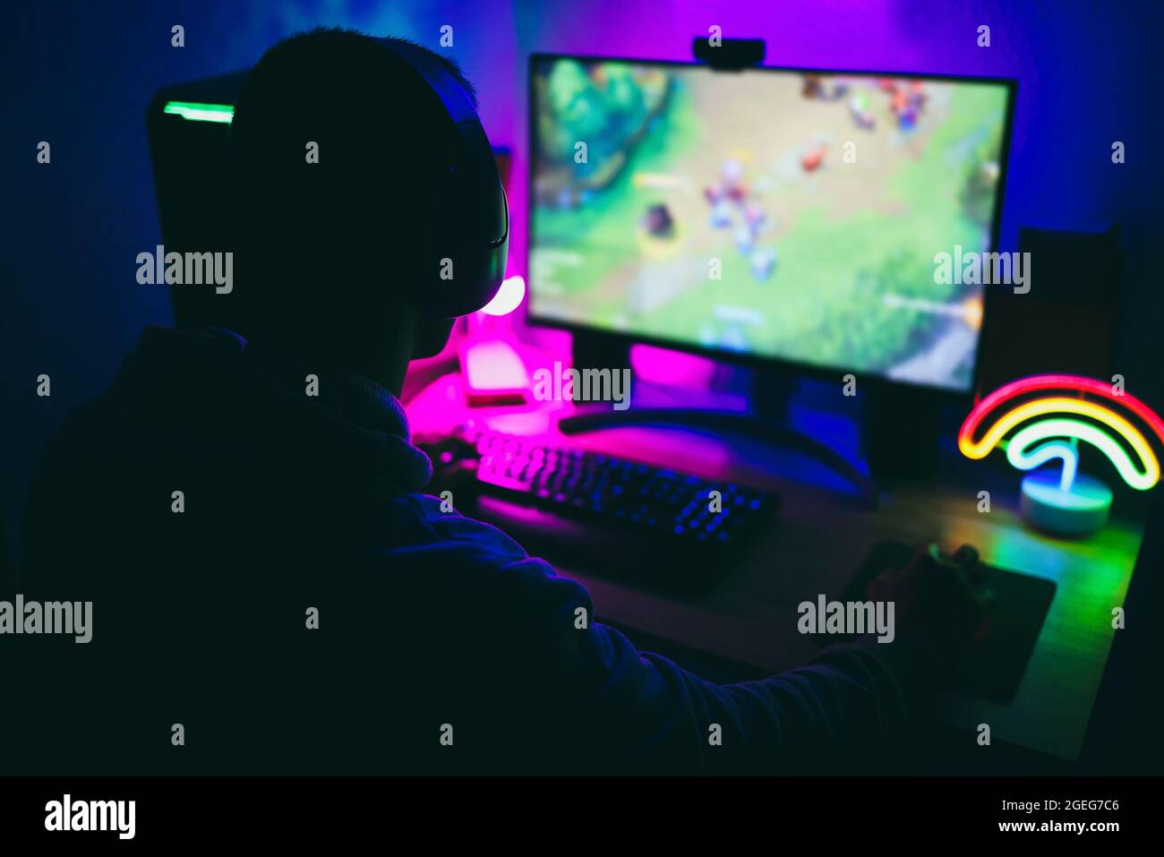 Streamer gamer playing strategy game online - Focus on headhones Stock ...