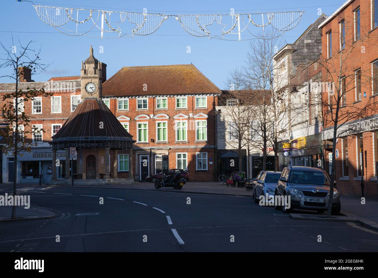 Broadway roundabout hi-res stock photography and images - Alamy