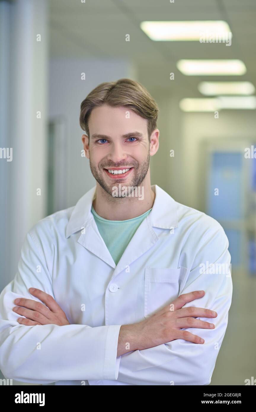 Man in white robe hi-res stock photography and images - Alamy