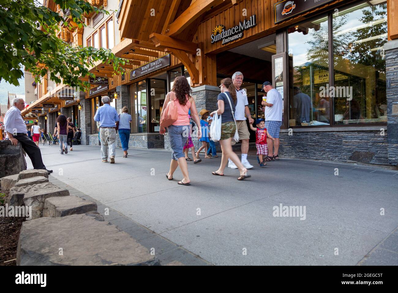 Banff avenue downtown banff hi-res stock photography and images - Alamy