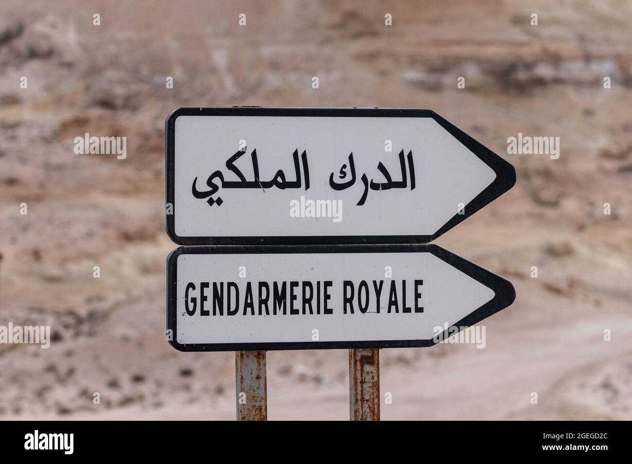 Pointing police hi-res stock photography and images - Alamy