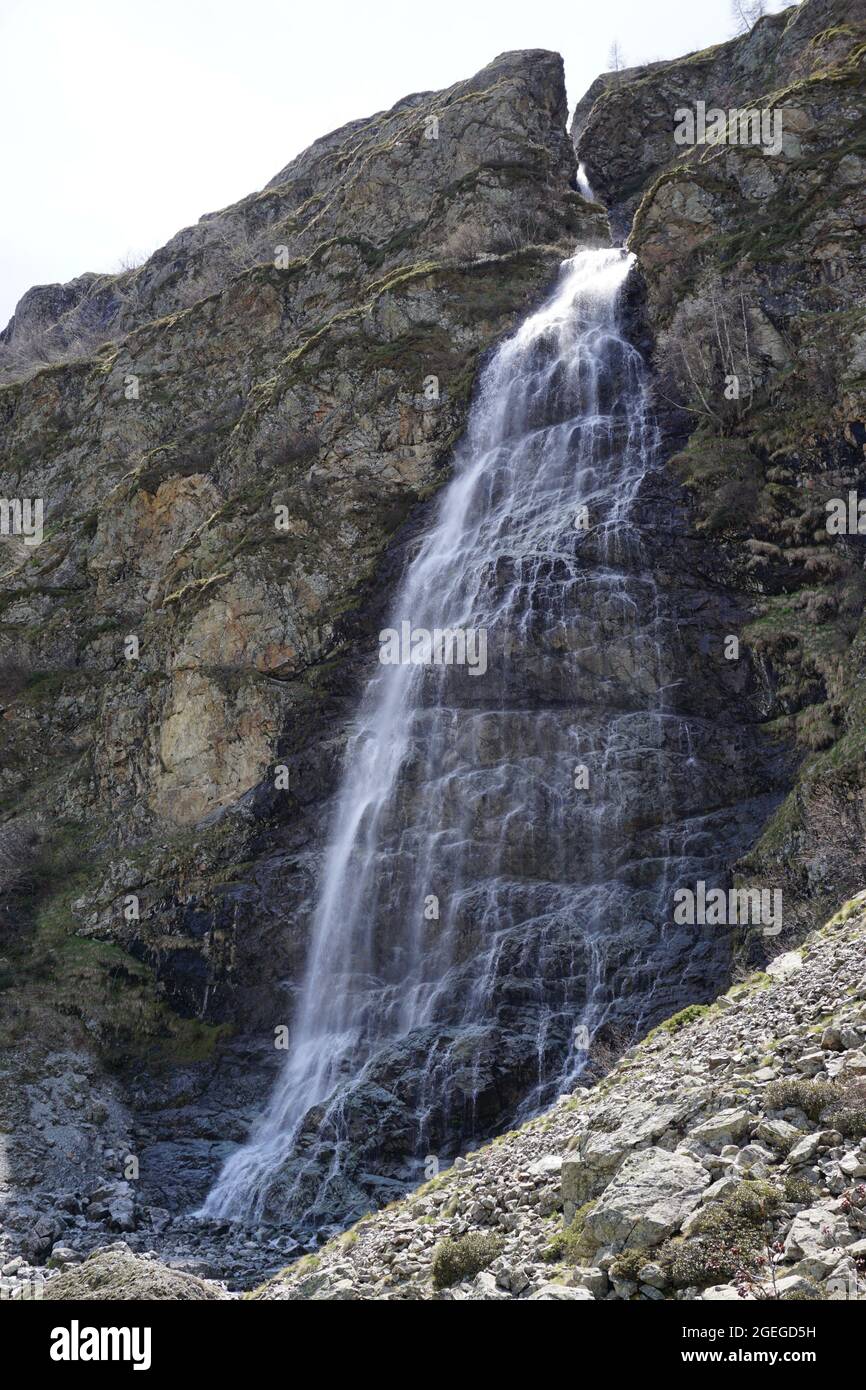 Sheer mountains hi-res stock photography and images - Alamy