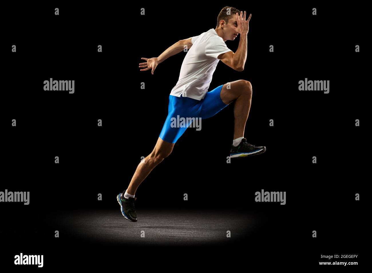 Portrait of muscular, sportive man, male athlete, runner training ...