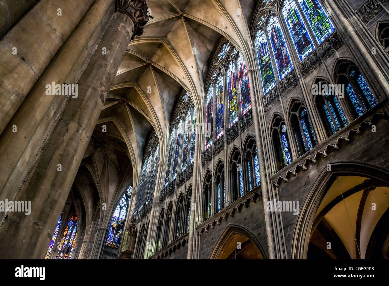 Arches in St. Stephen cathedral of Metz Stock Photo - Alamy