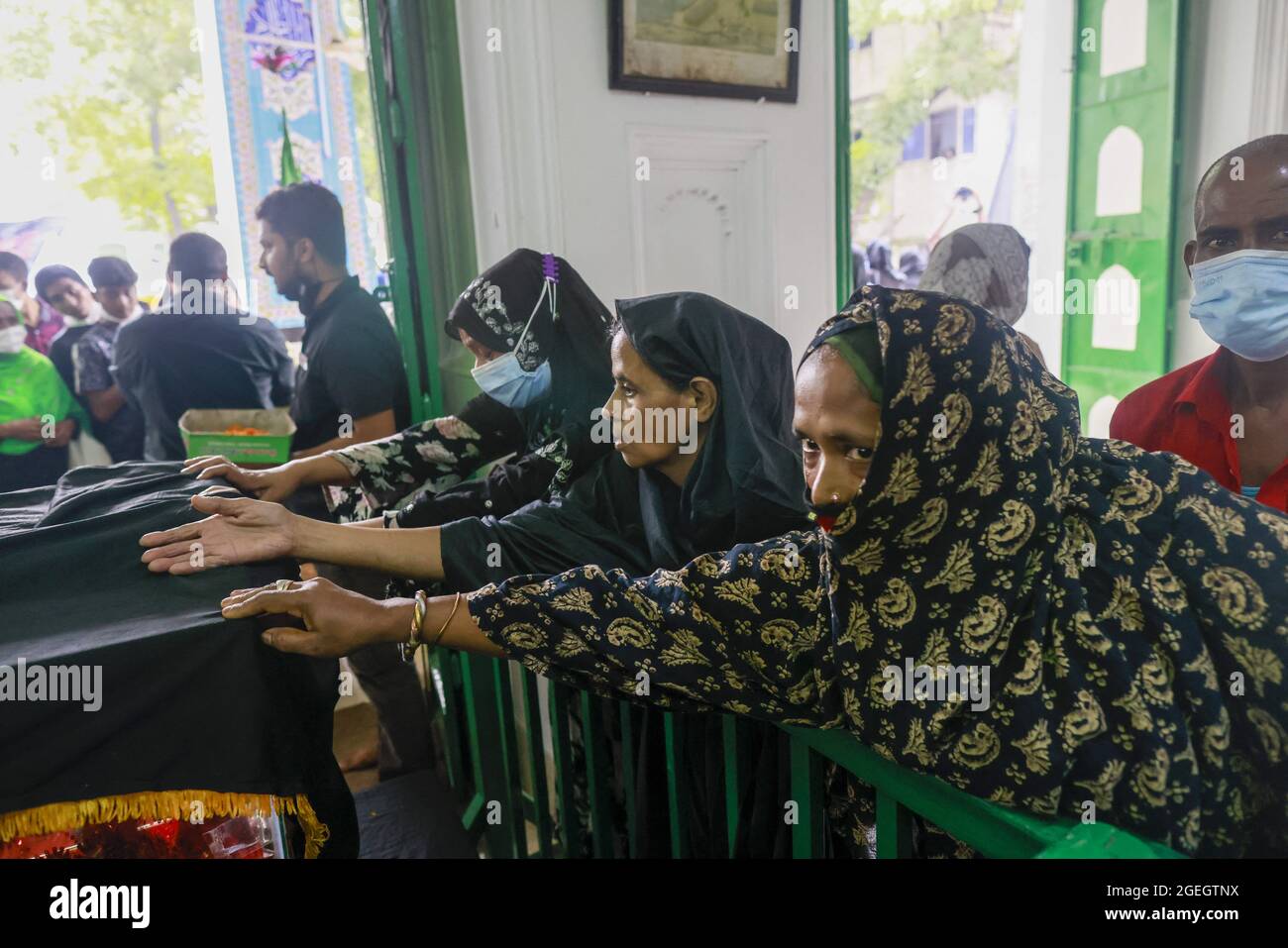 Karbala mourning rituals hi-res stock photography and images - Alamy