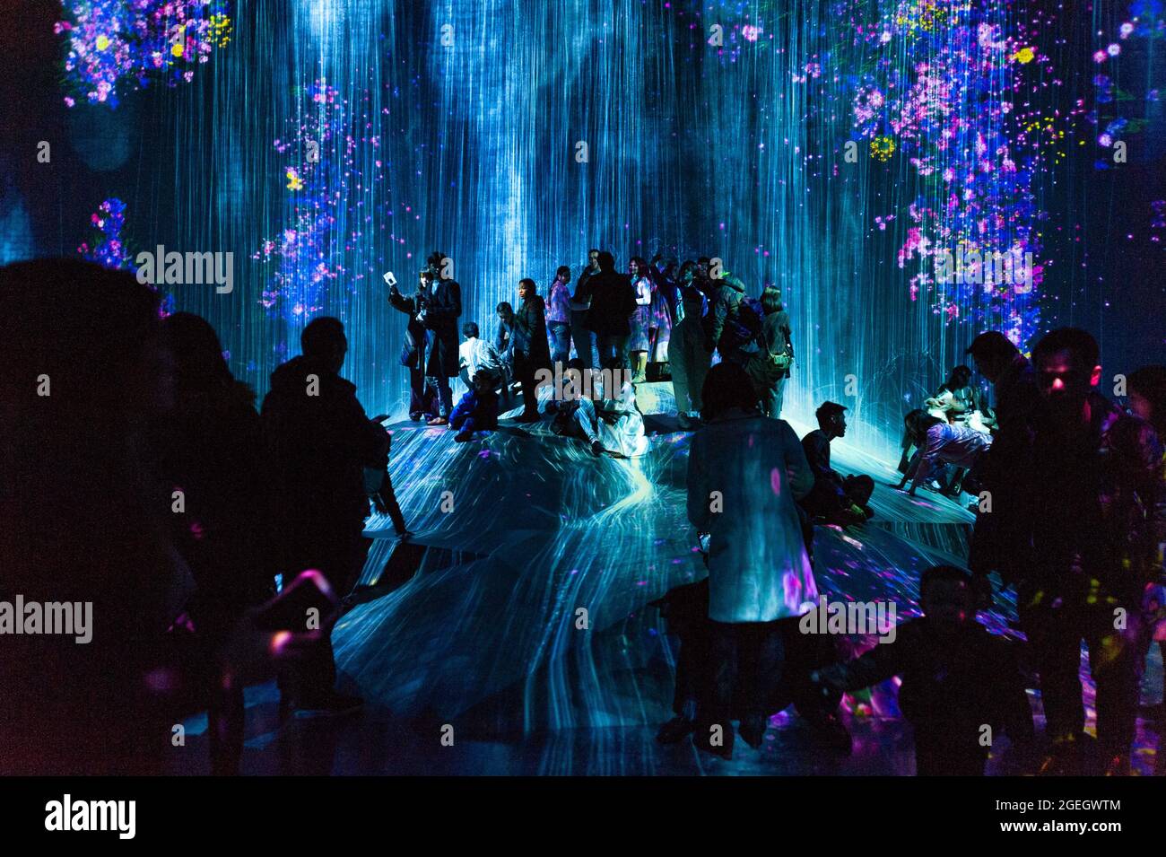 Borderless team hi-res stock photography and images - Alamy