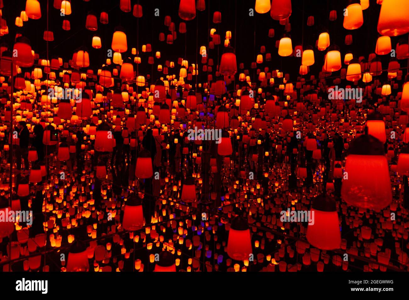 Teamlab borderless tokyo hi-res stock photography and images - Alamy