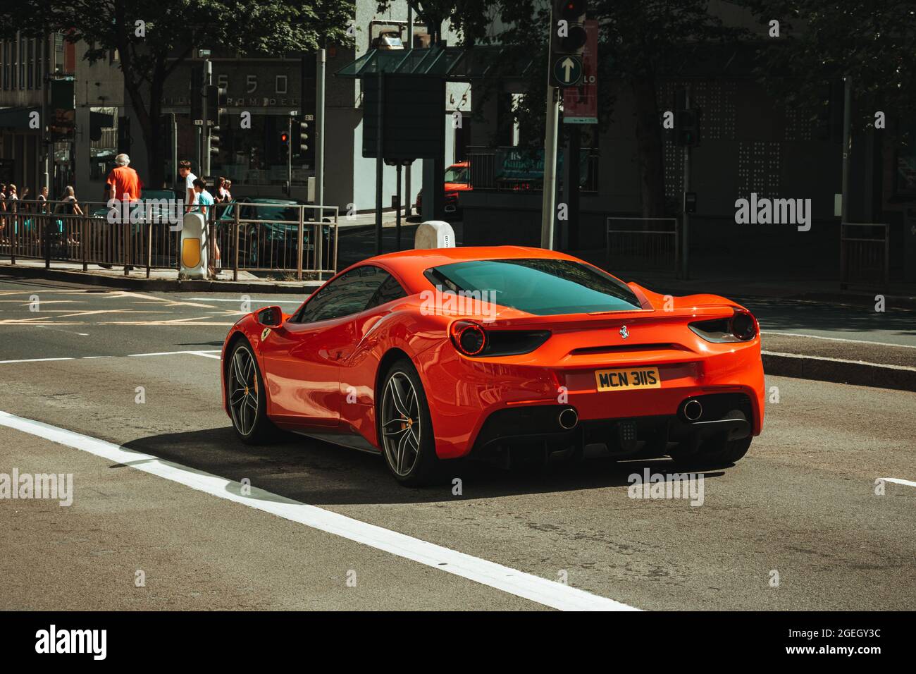 Car urban setting hi-res stock photography and images - Alamy