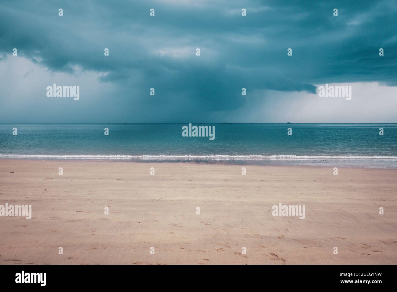Unsettled sky hi-res stock photography and images - Alamy