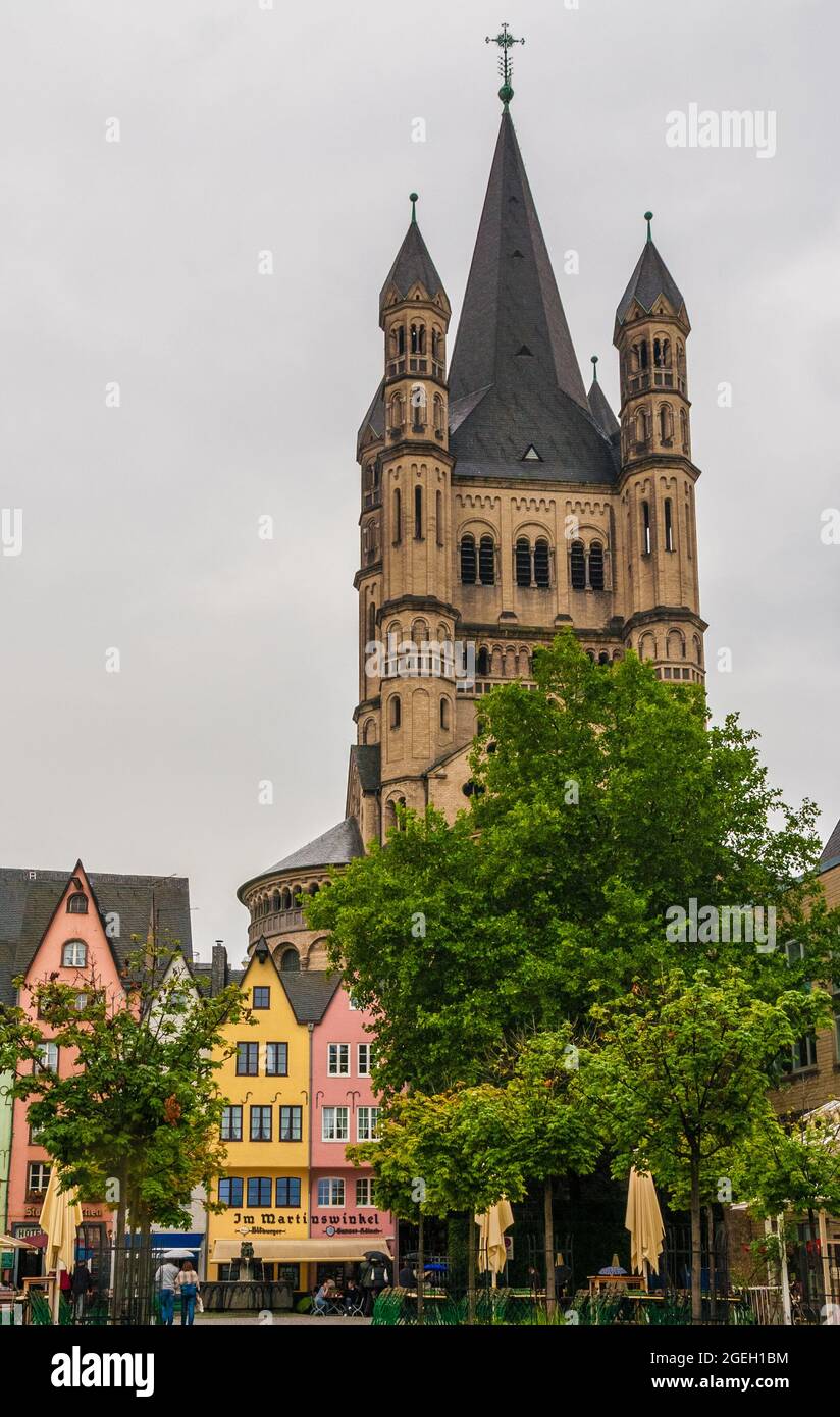 Picturesque view of Cologne's Old Town, including the soaring crossing ...