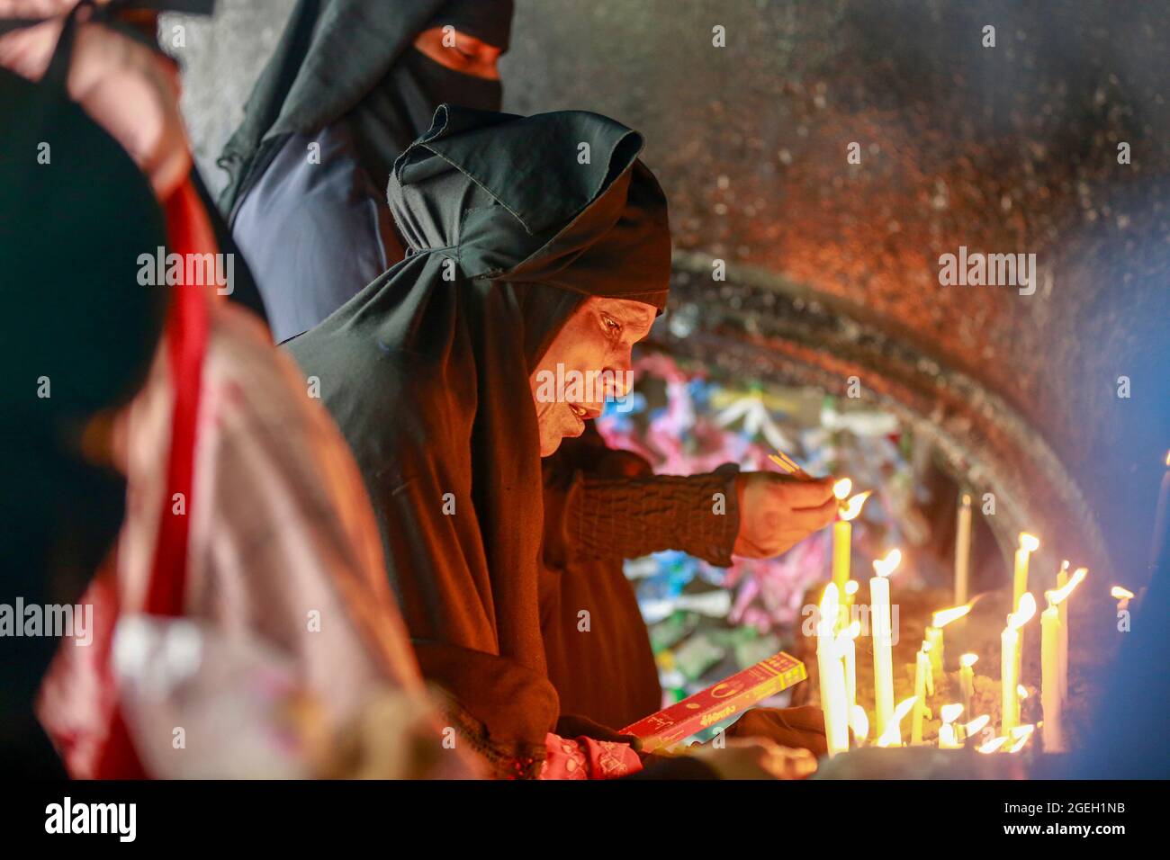 Dhaka, Bangladesh. 20th Aug, 2021. Bangladeshi Shia Muslims have ...