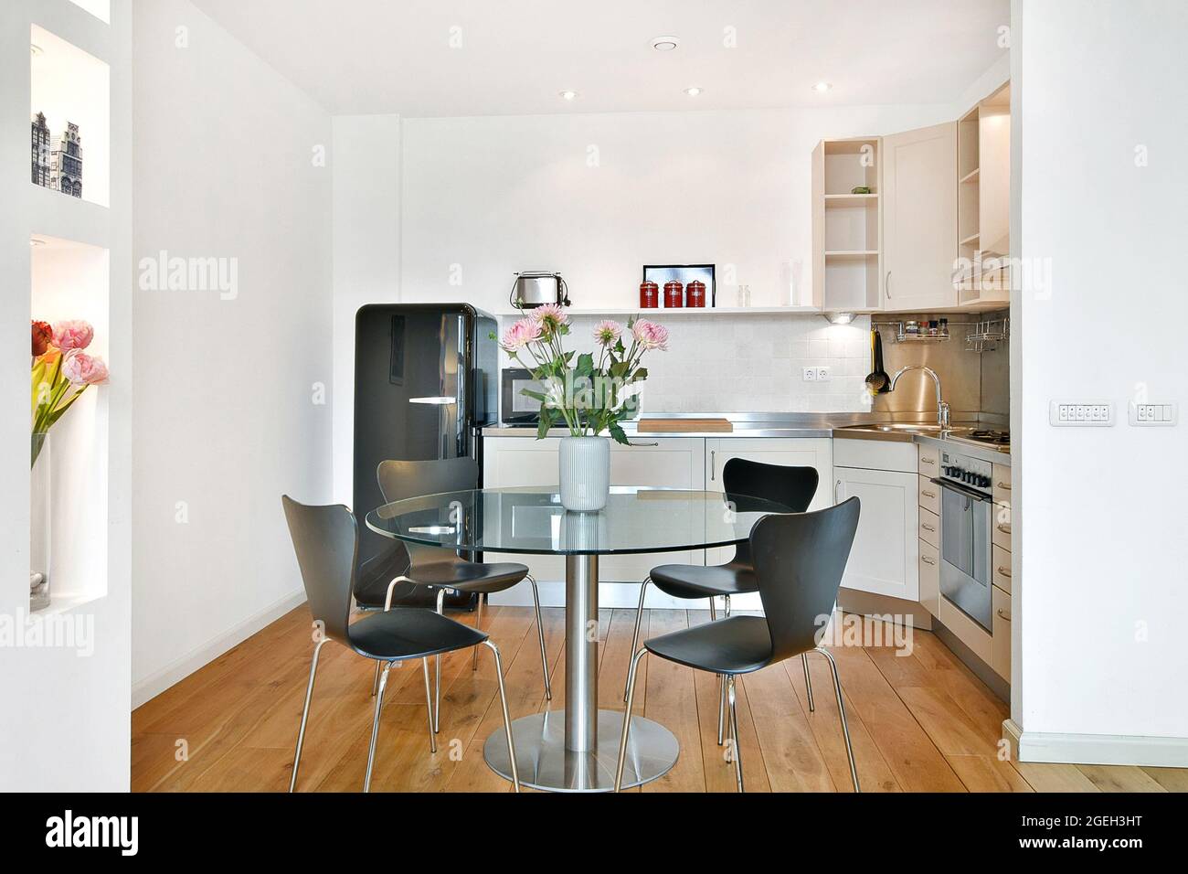 Interior design and decoration of a modern kitche Stock Photo - Alamy