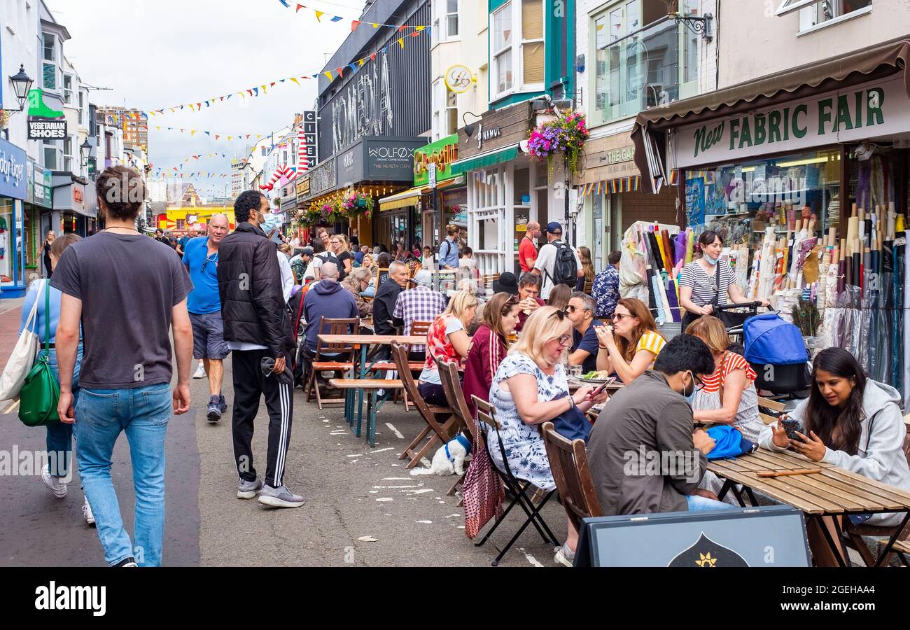 Brighton, UK. 20th Aug, 2021. Brighton shops and restaurants in the ...