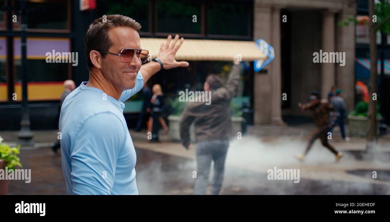Free guy movie ryan hi-res stock photography and images - Alamy