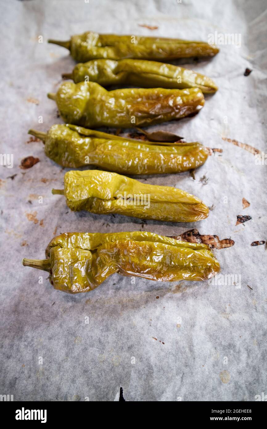 Presentation of a bunch of green peppers cooked in the natural oven ...