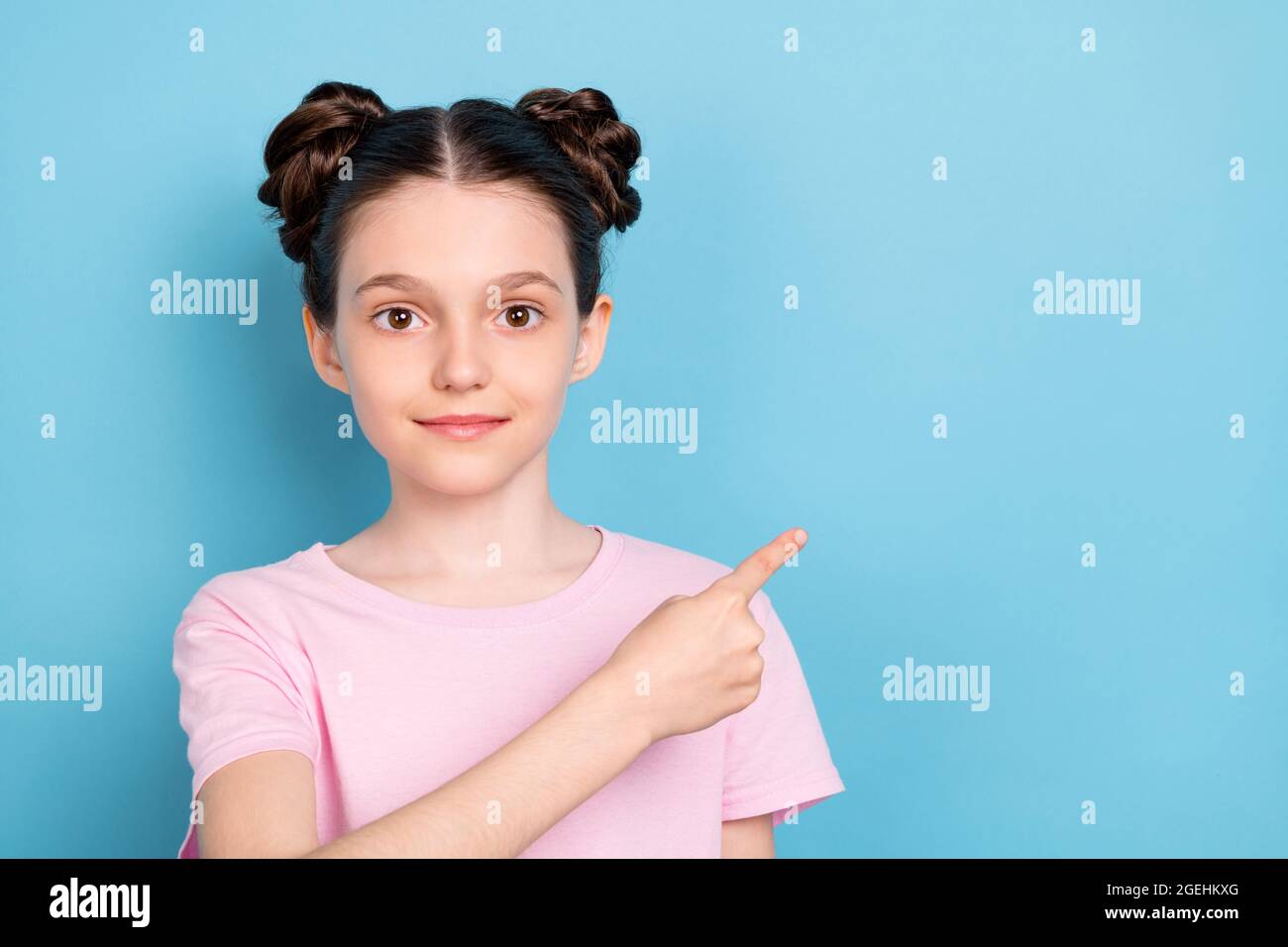 Photo of cheerful young happy small gift point index finger empty space ...