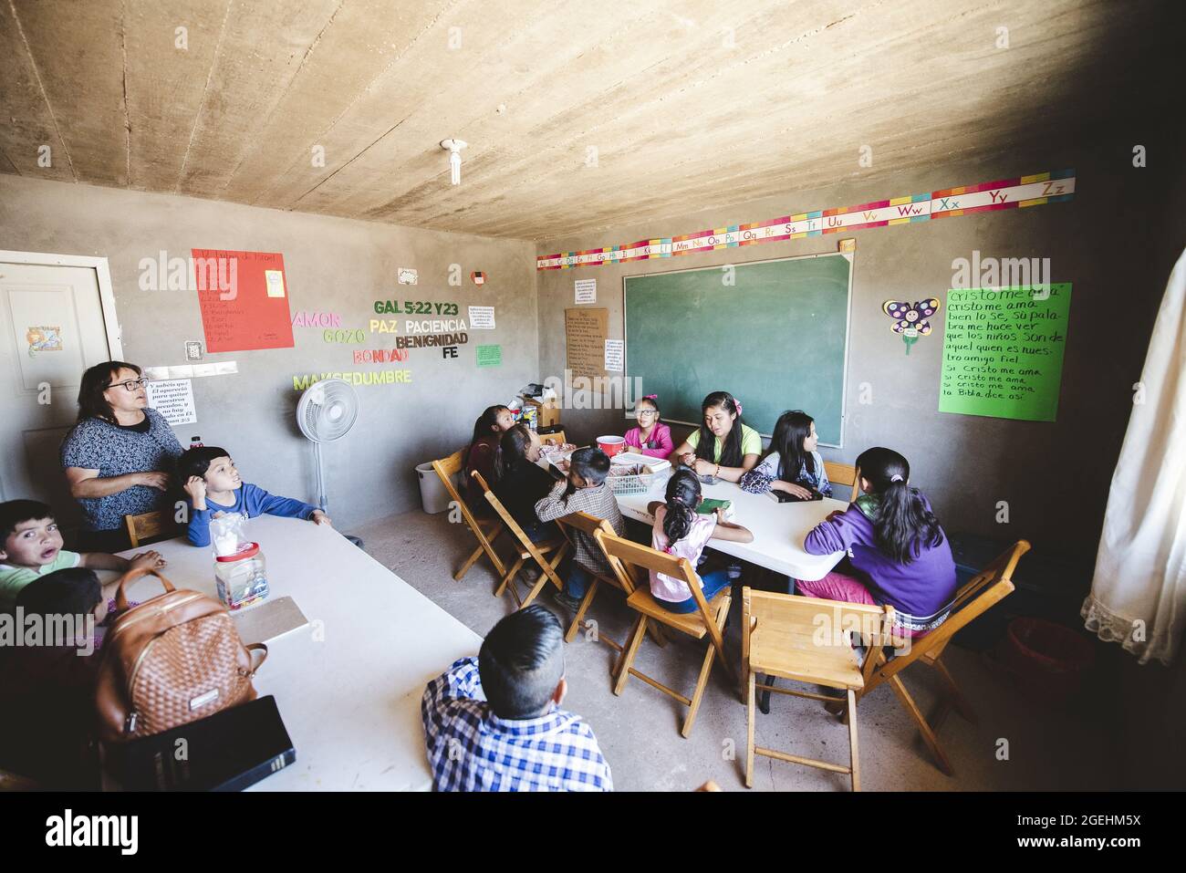 Mexican children reading hi-res stock photography and images - Alamy