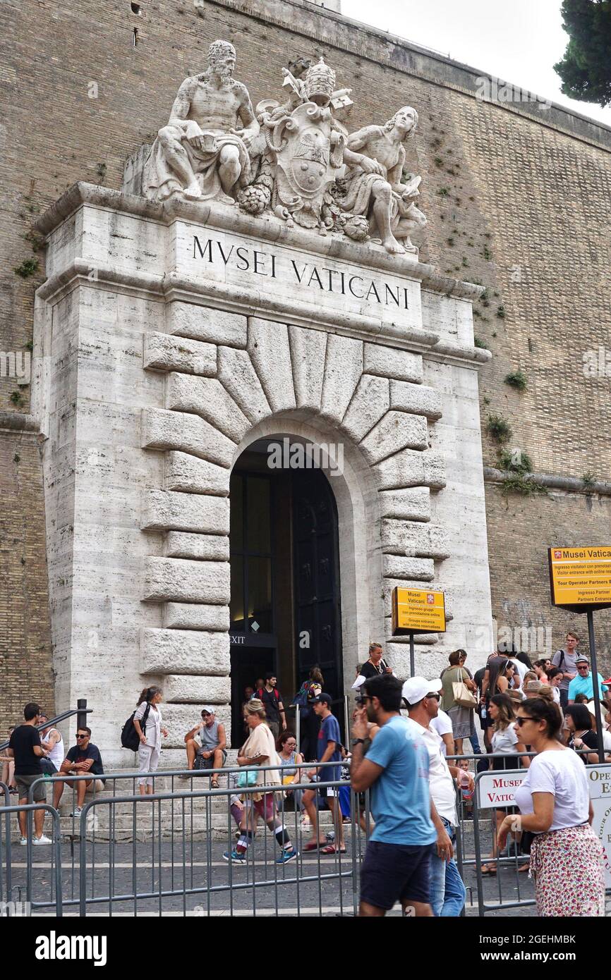 VATICAN, VATICAN CITY - Sep 01, 2019: A group of people at the entrance ...