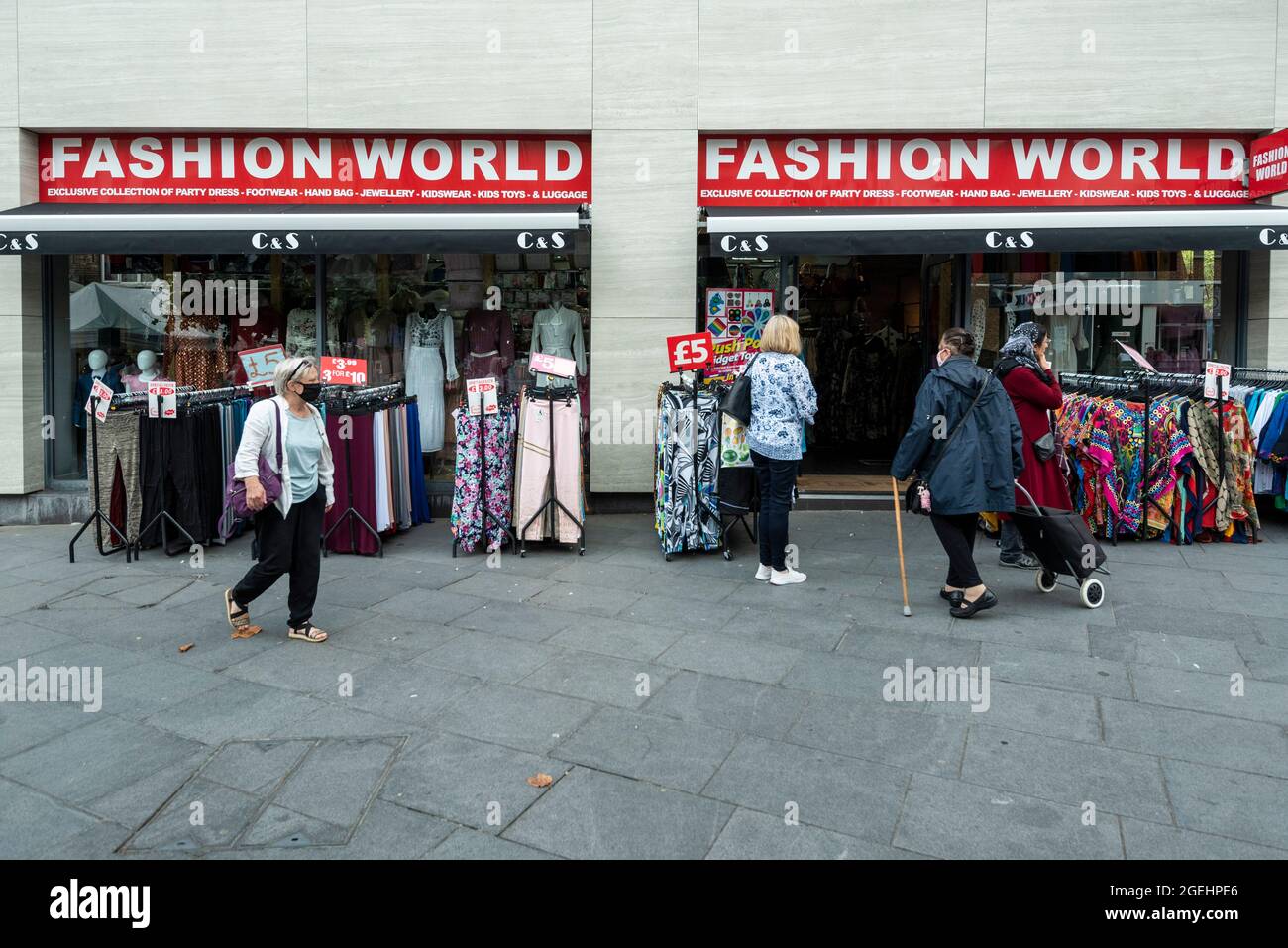 Harrow on the hill shopping hi-res stock photography and images - Alamy