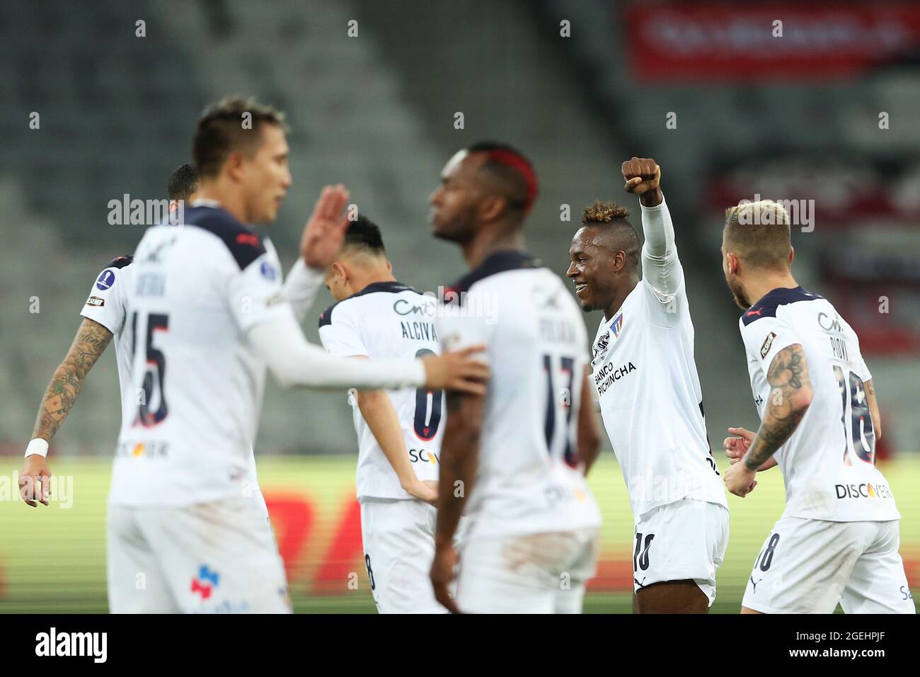 Jhojan Julio da LDU Quito, comemora o seu gol durante a partida entre ...