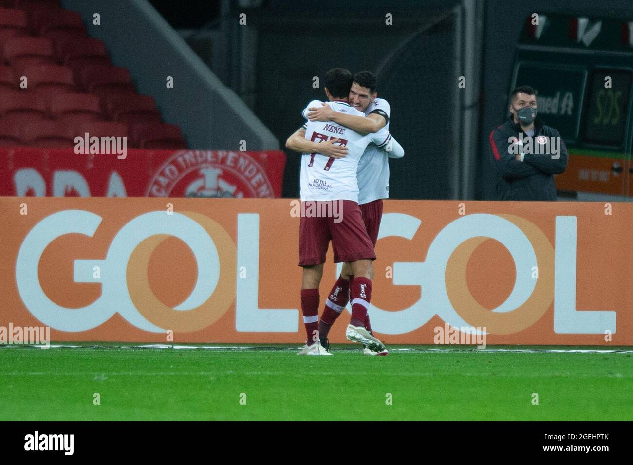 Nino do Fluminense comemora o seu gol, durante a partida entre ...