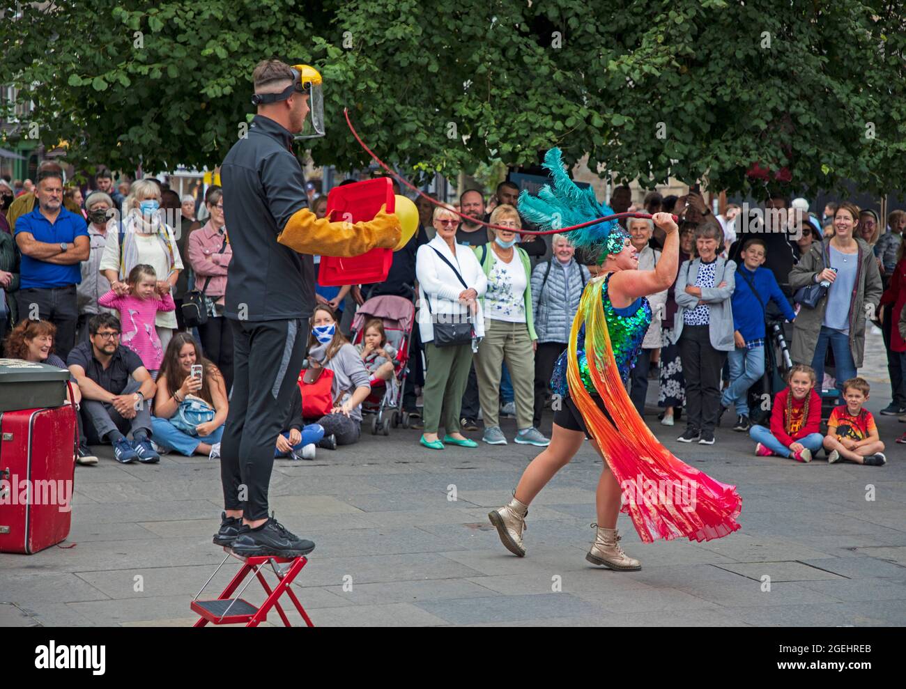 Uk audience laughing hi-res stock photography and images - Alamy