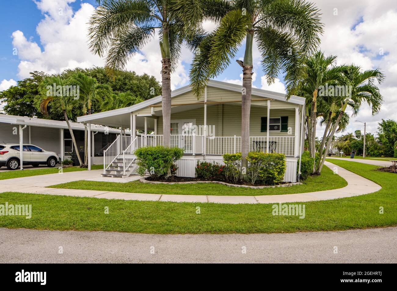 Elevated mobile home construction Stock Photo - Alamy