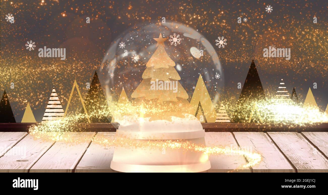 Spinning christmas tree hi-res stock photography and images - Alamy