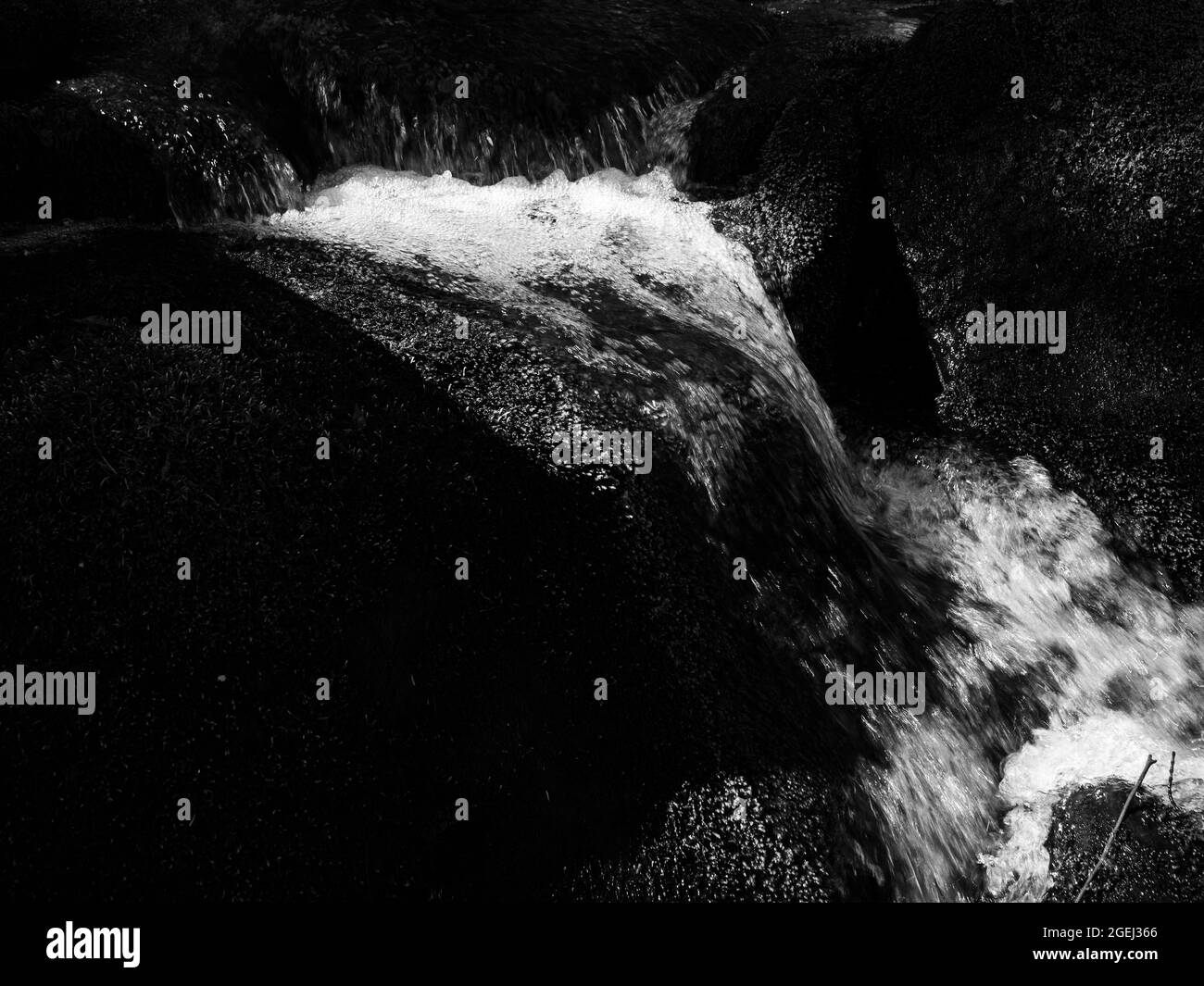 Black and white rocks and water hi-res stock photography and images - Alamy