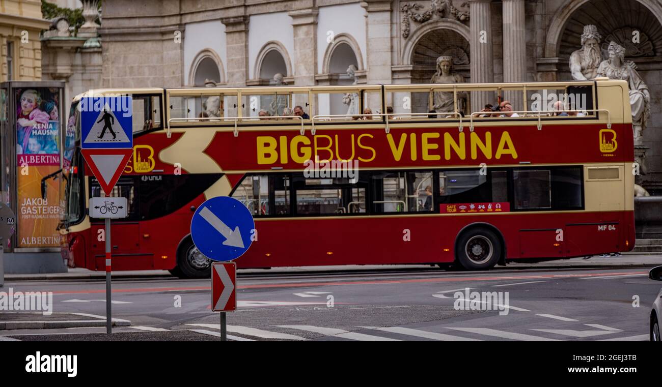 Sightseeing bus vienna austria hi-res stock photography and images - Alamy