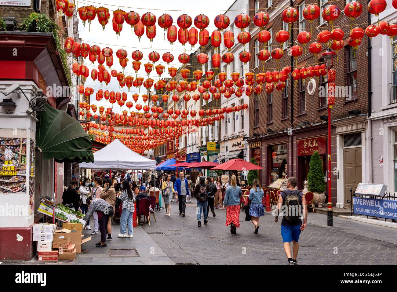 LONDON GERRARD STREET CHINATOWN SHOPS SUPERMARKET AND OUTDOOR EATING ...