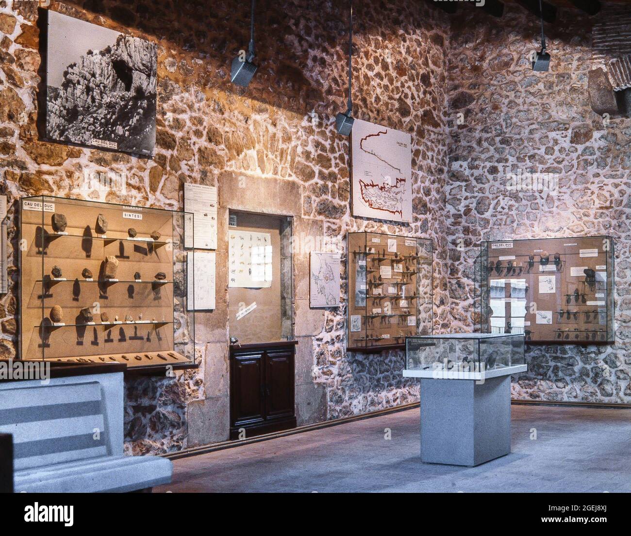Sala del Museu de Torroella de Montgrí, siglo XX. Fotografía del año ...