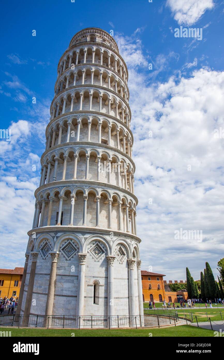 Leaning Tower of Pisa in Piazza del Duomo, Italy Stock Photo - Alamy