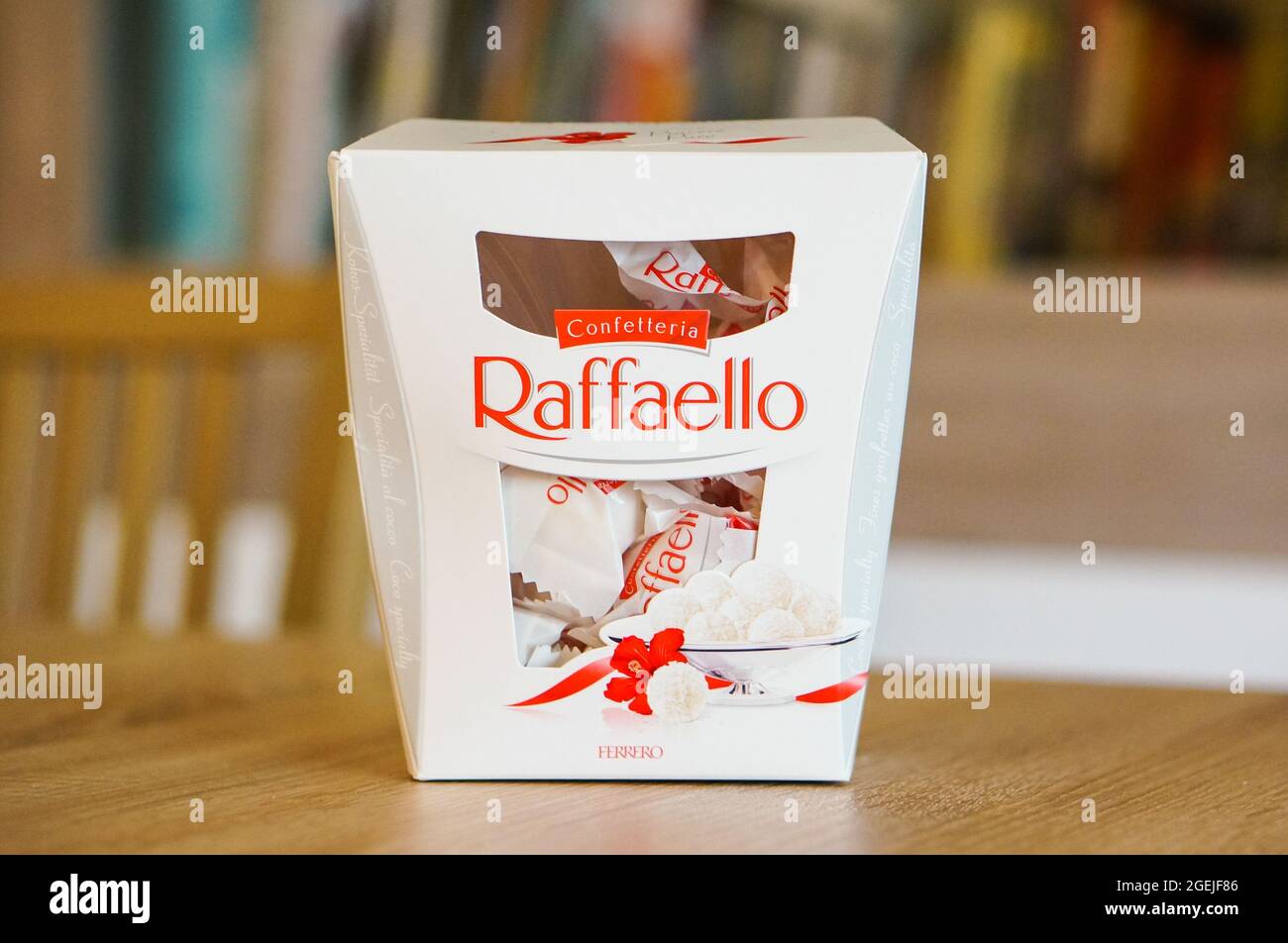Bonbons raffaello hi-res stock photography and images - Alamy