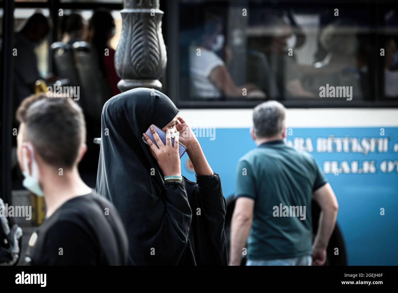 Number 5 bus hi-res stock photography and images - Alamy