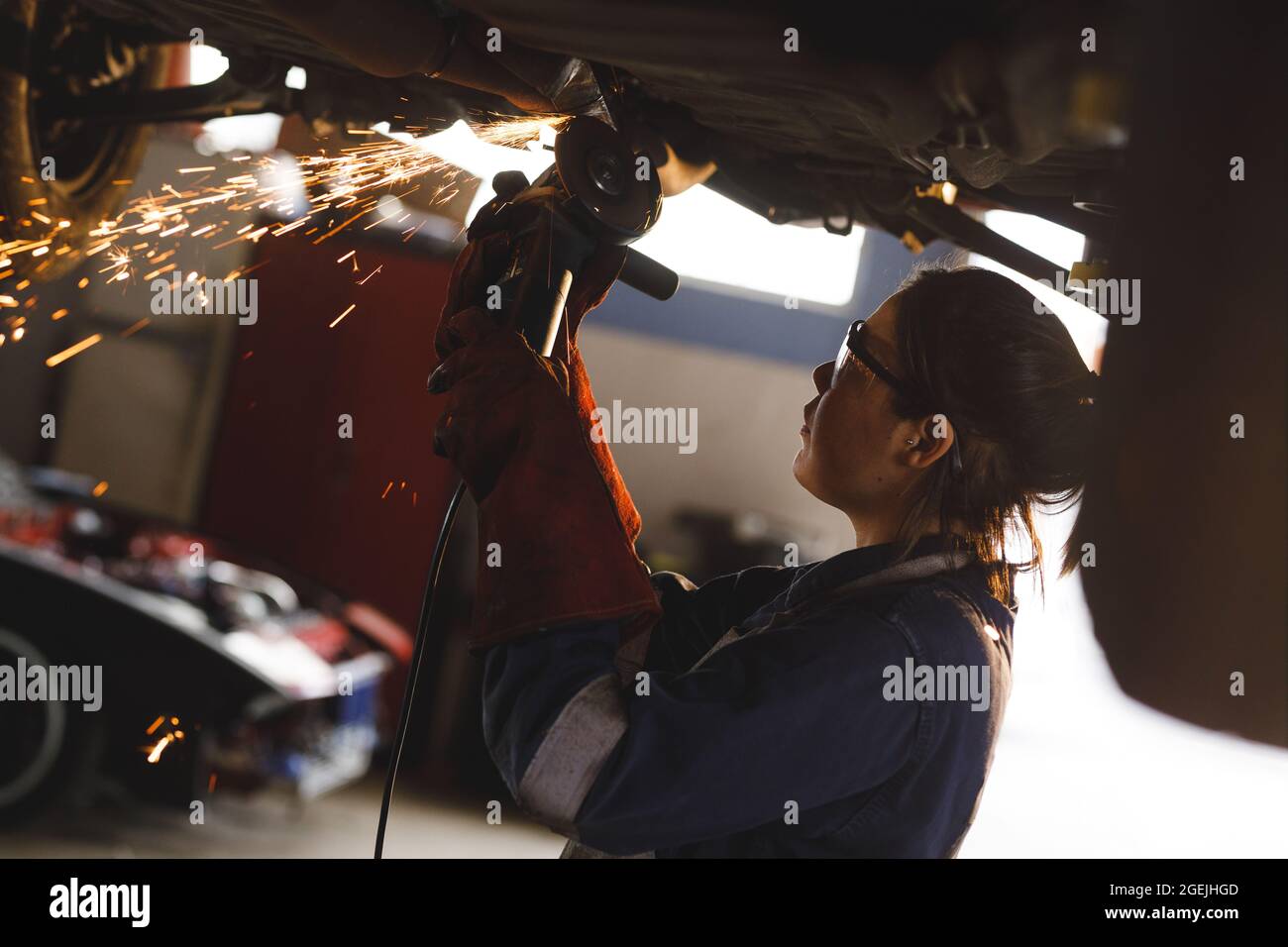 Female mechanic using angle grinder hi-res stock photography and images ...