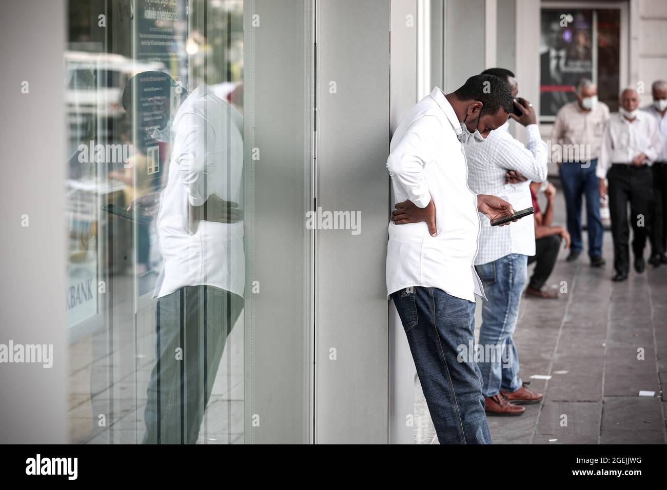 Number 5 bus hi-res stock photography and images - Alamy