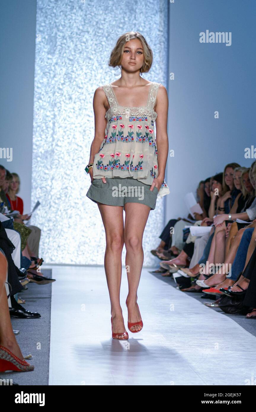 2006 new york runway hi-res stock photography and images - Alamy