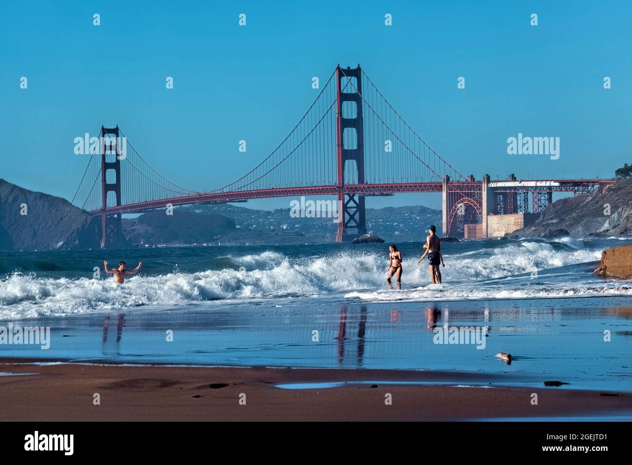 Ocean with golden gate bridge hi-res stock photography and images - Alamy