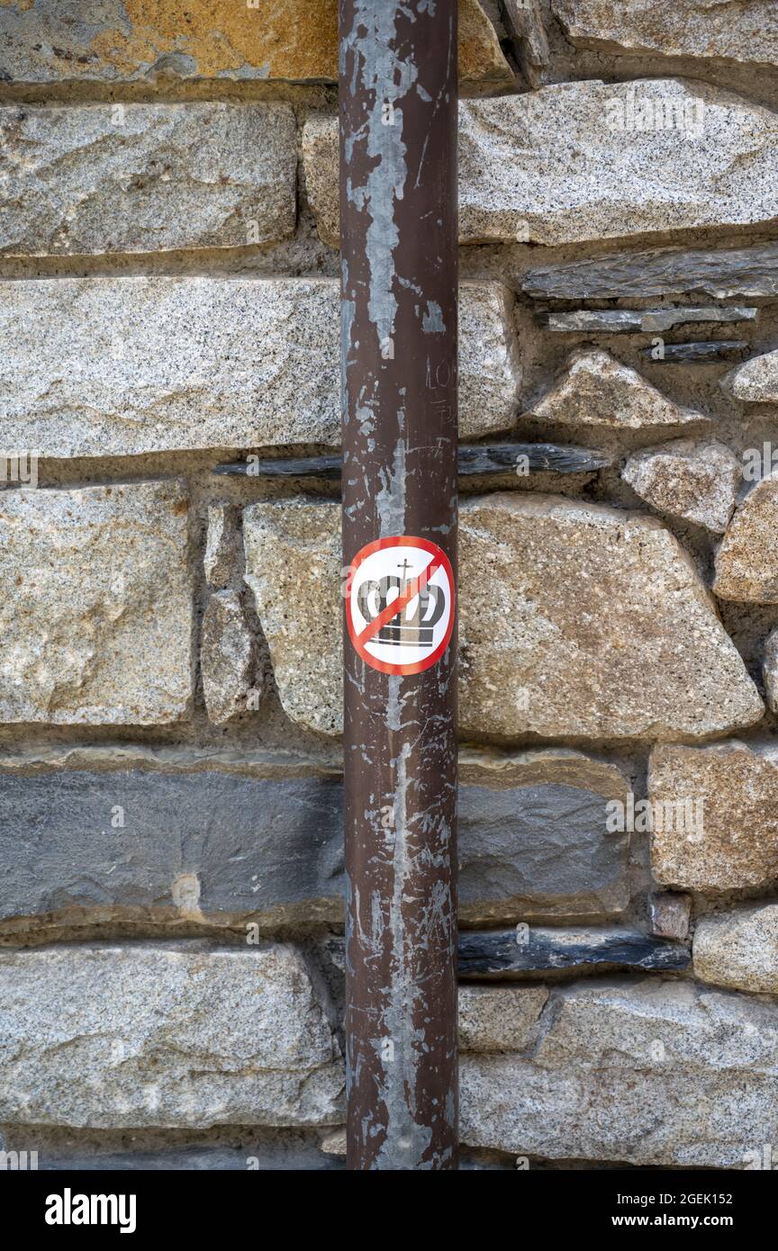 Vertical shot of a metal column and a "no crown" sign on it Stock Photo ...