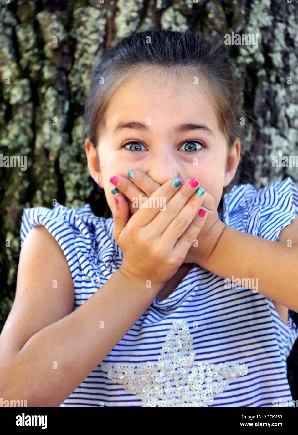 Hands over mouth hi-res stock photography and images - Alamy