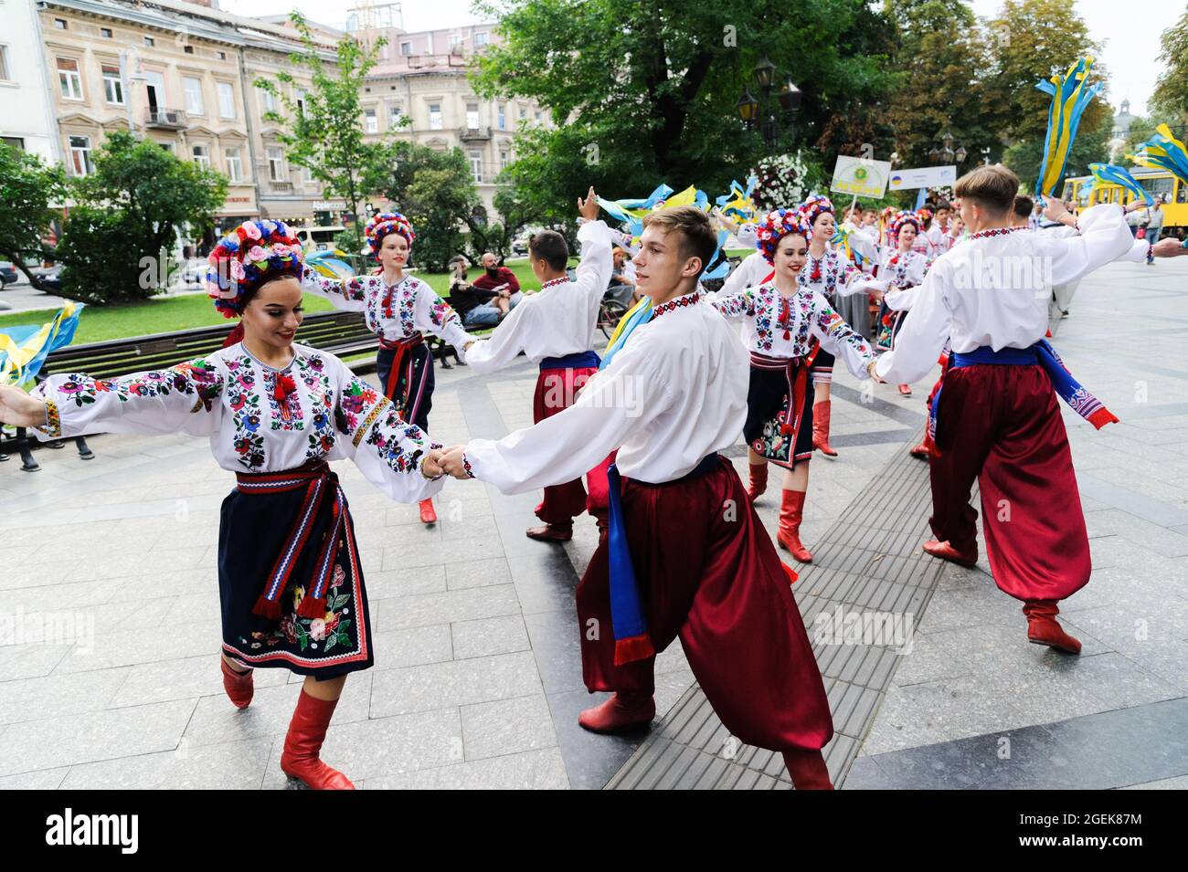 Lviv, Ukraine. 20th Aug, 2021. Ukrainian men and women in traditional ...