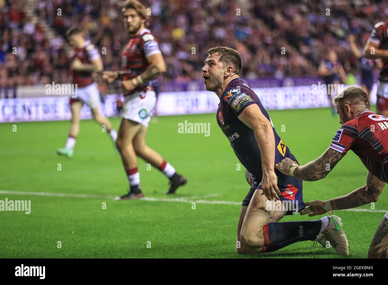 Mark Percival (4) of St Helens celebrates his try Stock Photo - Alamy