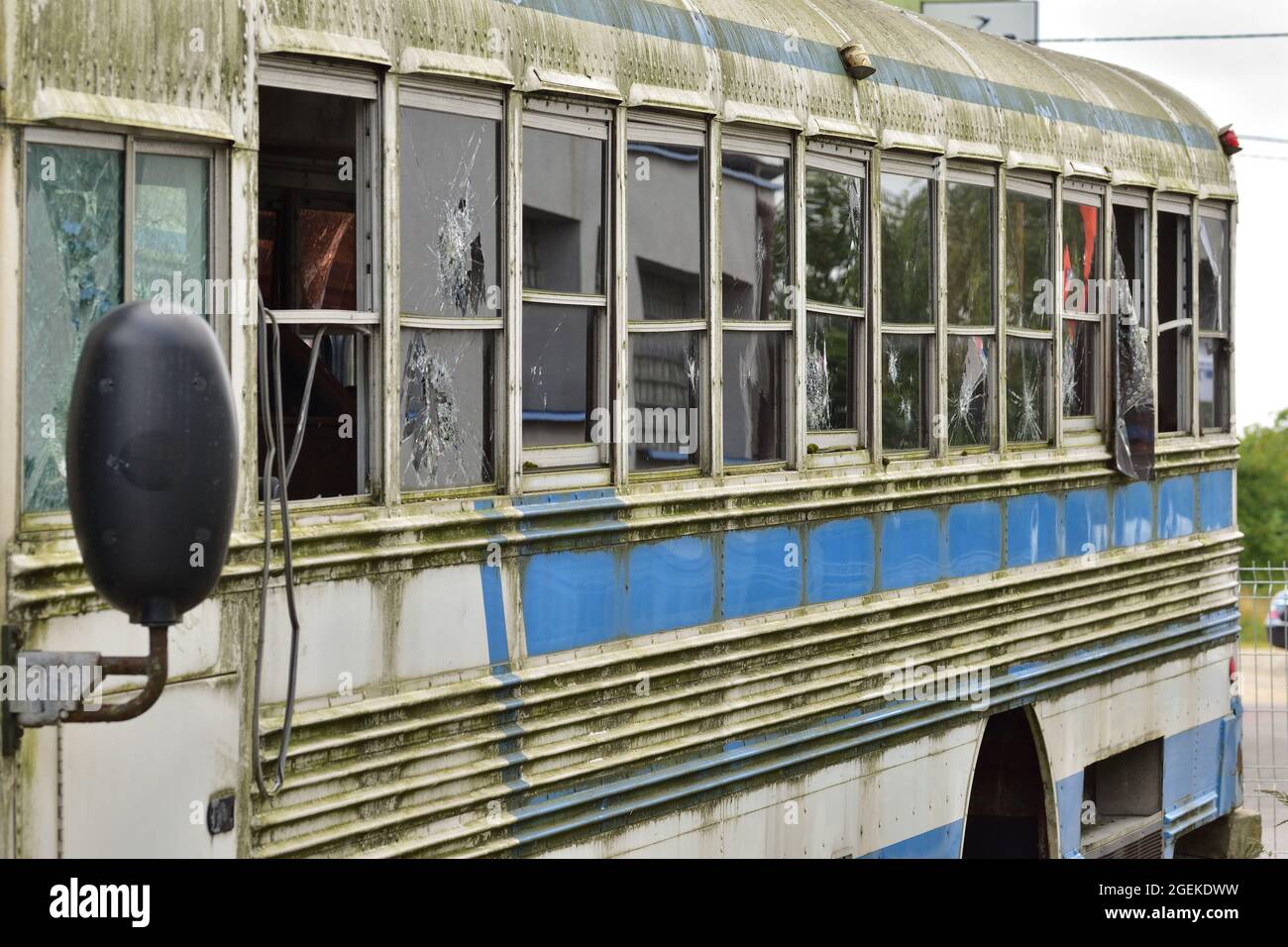 Dilapidated bus hi-res stock photography and images - Alamy