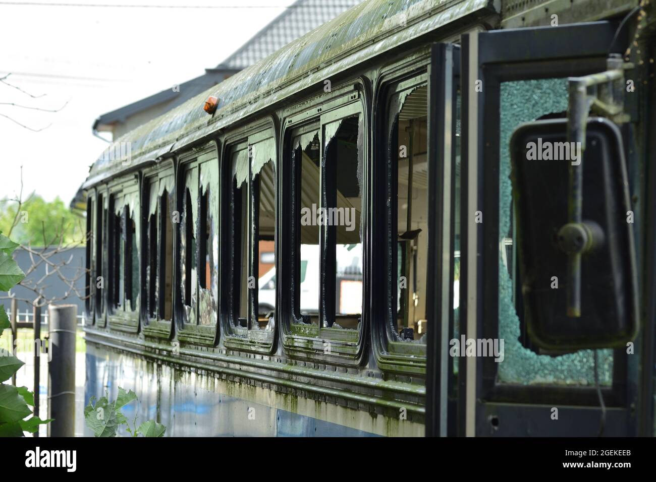 Bus windshield broken hi-res stock photography and images - Alamy