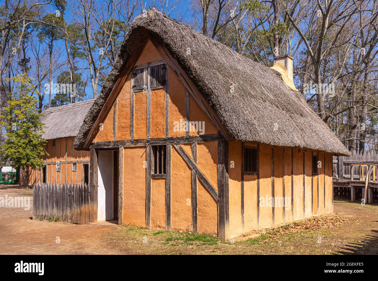 Reet roof hi-res stock photography and images - Alamy