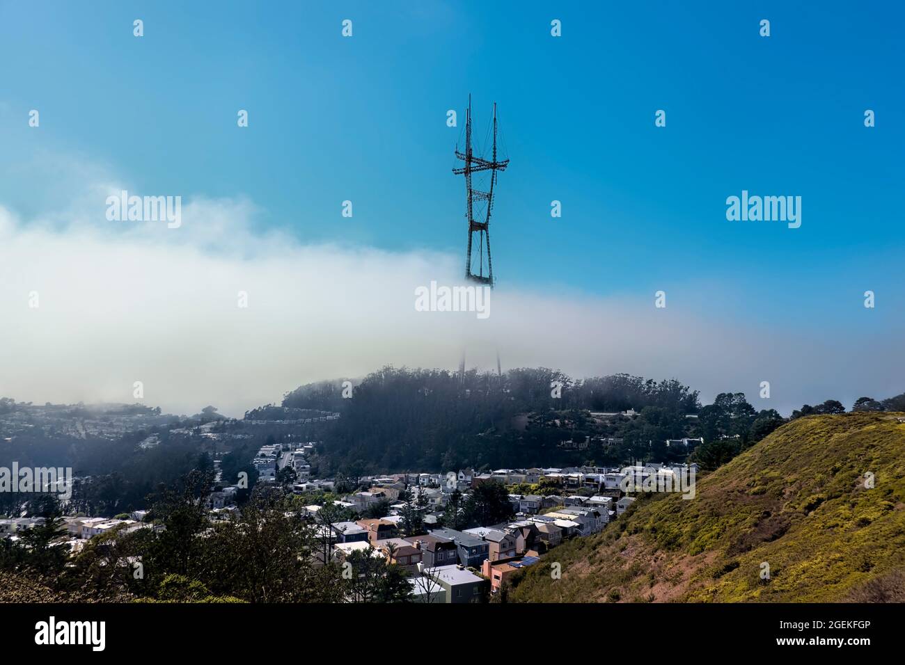 Fog and sutro tower hi-res stock photography and images - Alamy