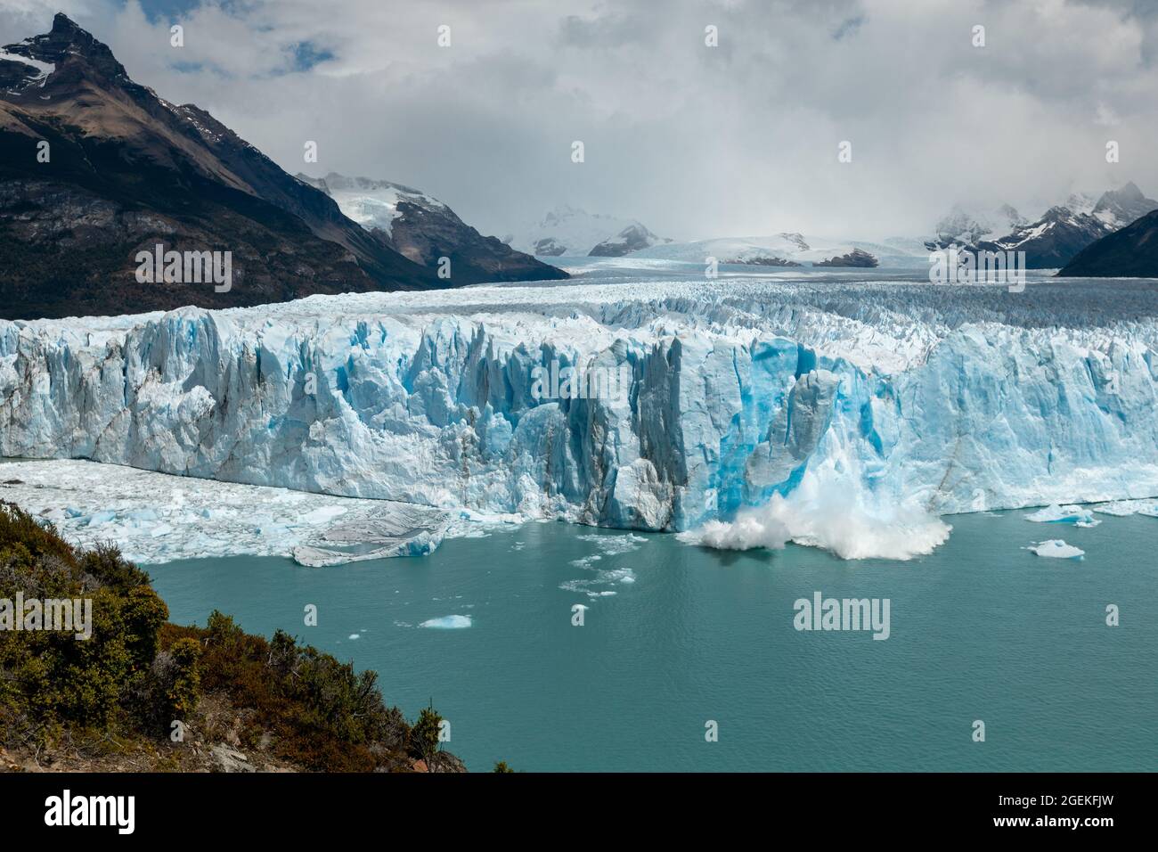 Ice breaking off hi-res stock photography and images - Alamy